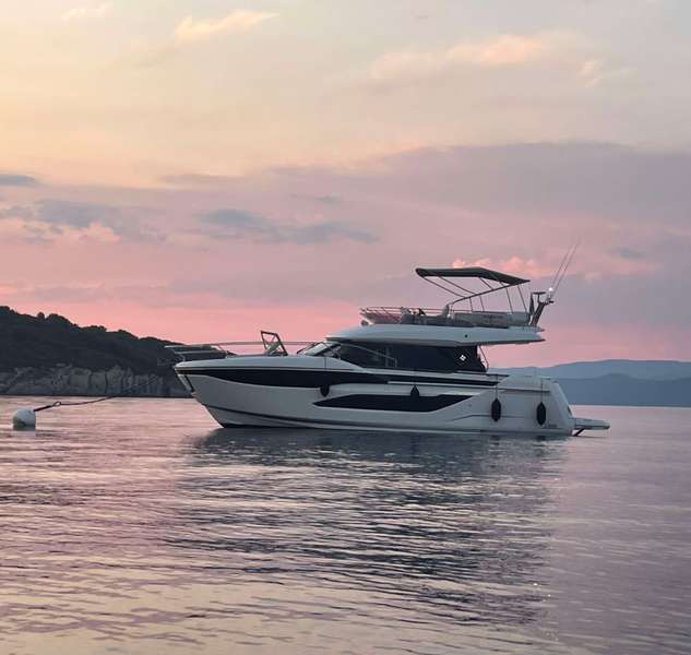 Prestige F4.9 de ocasión 2024 - Provenza-Alpes-Costa Azul - 1.200.000