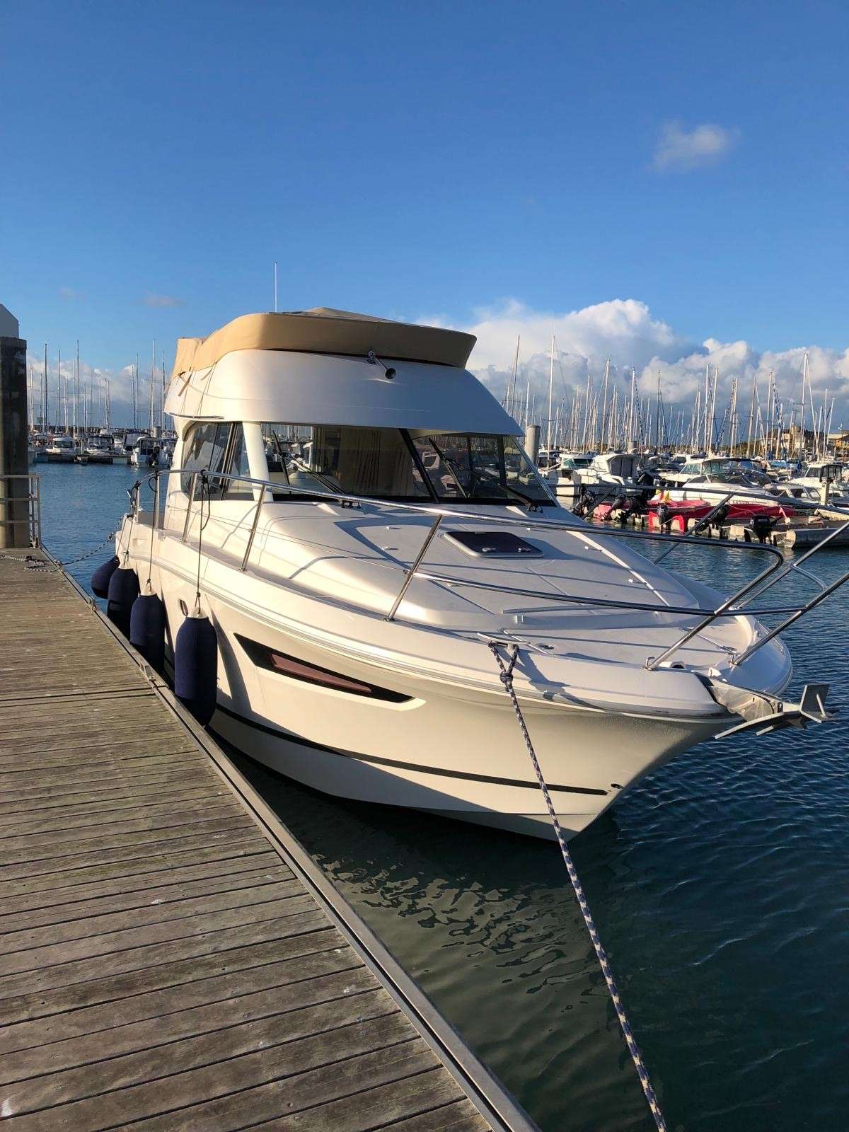 Jeanneau Merry Fisher 10 2010 for sale - Normandy - €90,000